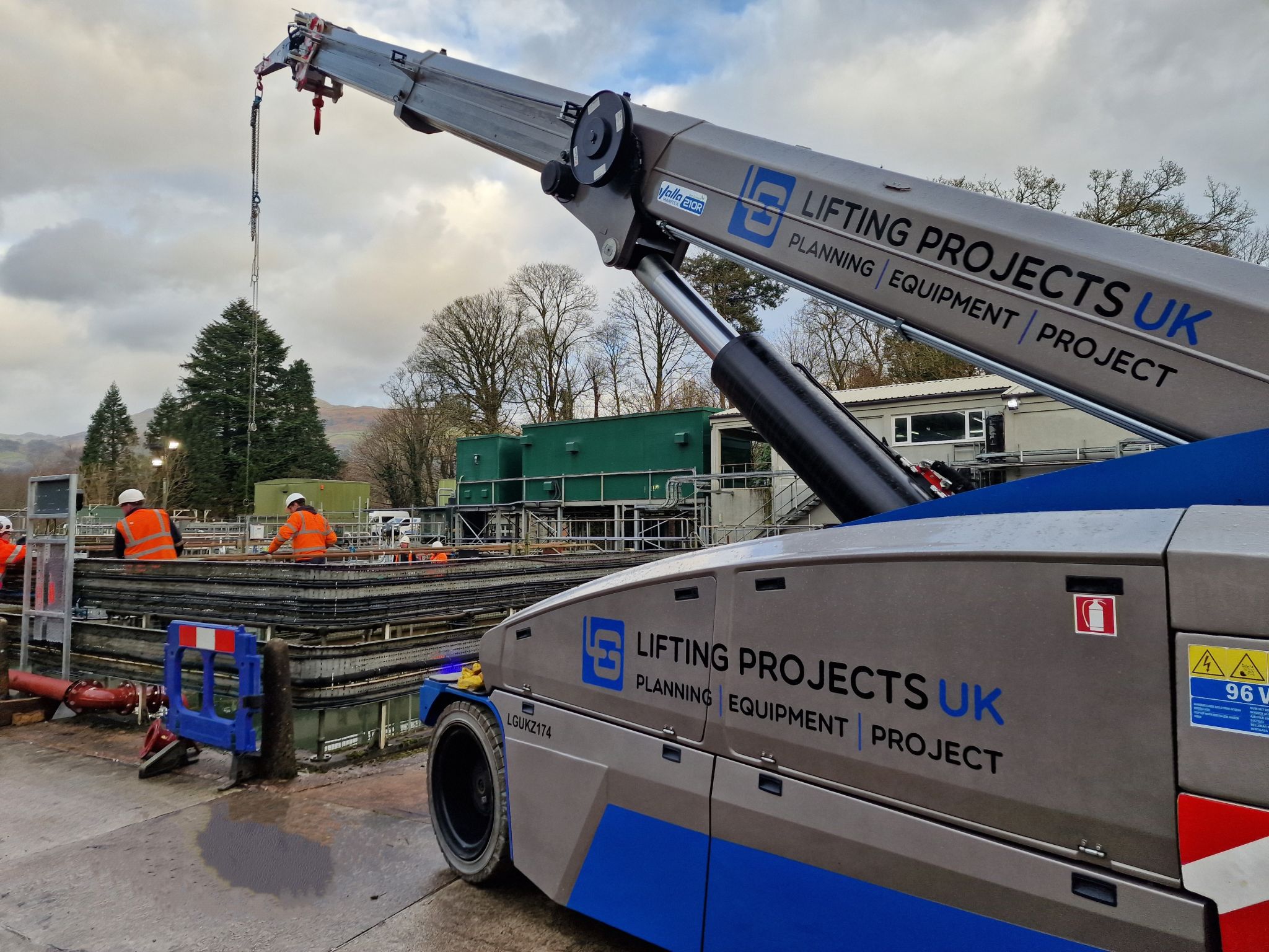 Series is the perfect choice for Lifting Projects - Valla Cranes
